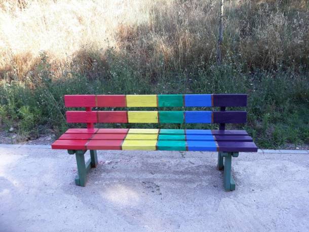 Bancos pintados con el color del Orgullo - GuadalajaraDiario.es ...