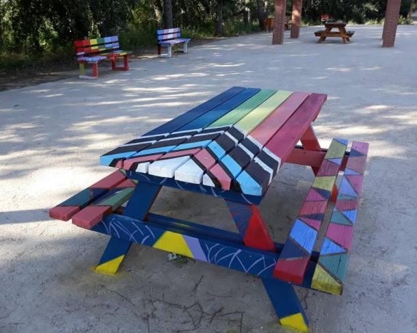 Bancos pintados con el color del Orgullo - GuadalajaraDiario.es ...